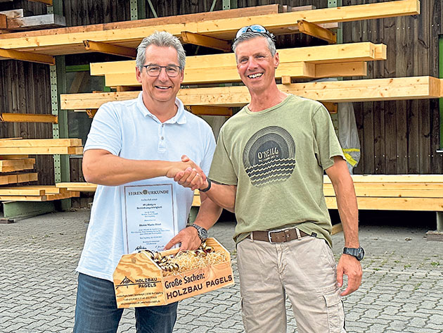 Mario Thiel feiert 40-jähriges Dienstjubiläum bei Holzbau Pagels ...